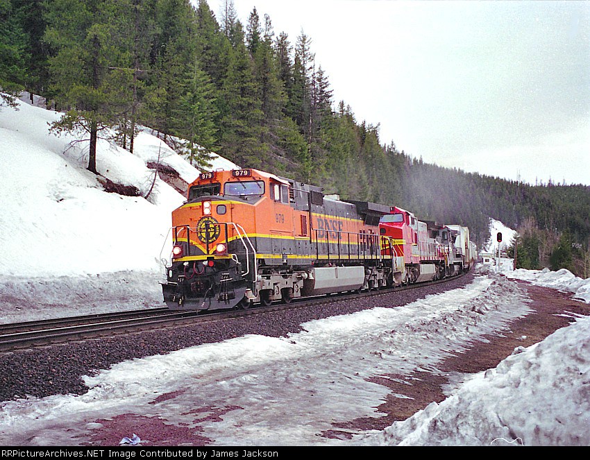 BNSF 979
